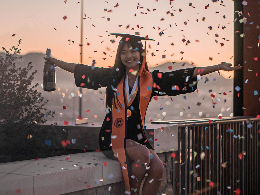 What to Wear for Graduation Pictures: A Chic Guide | DIGIBUDDHA ...